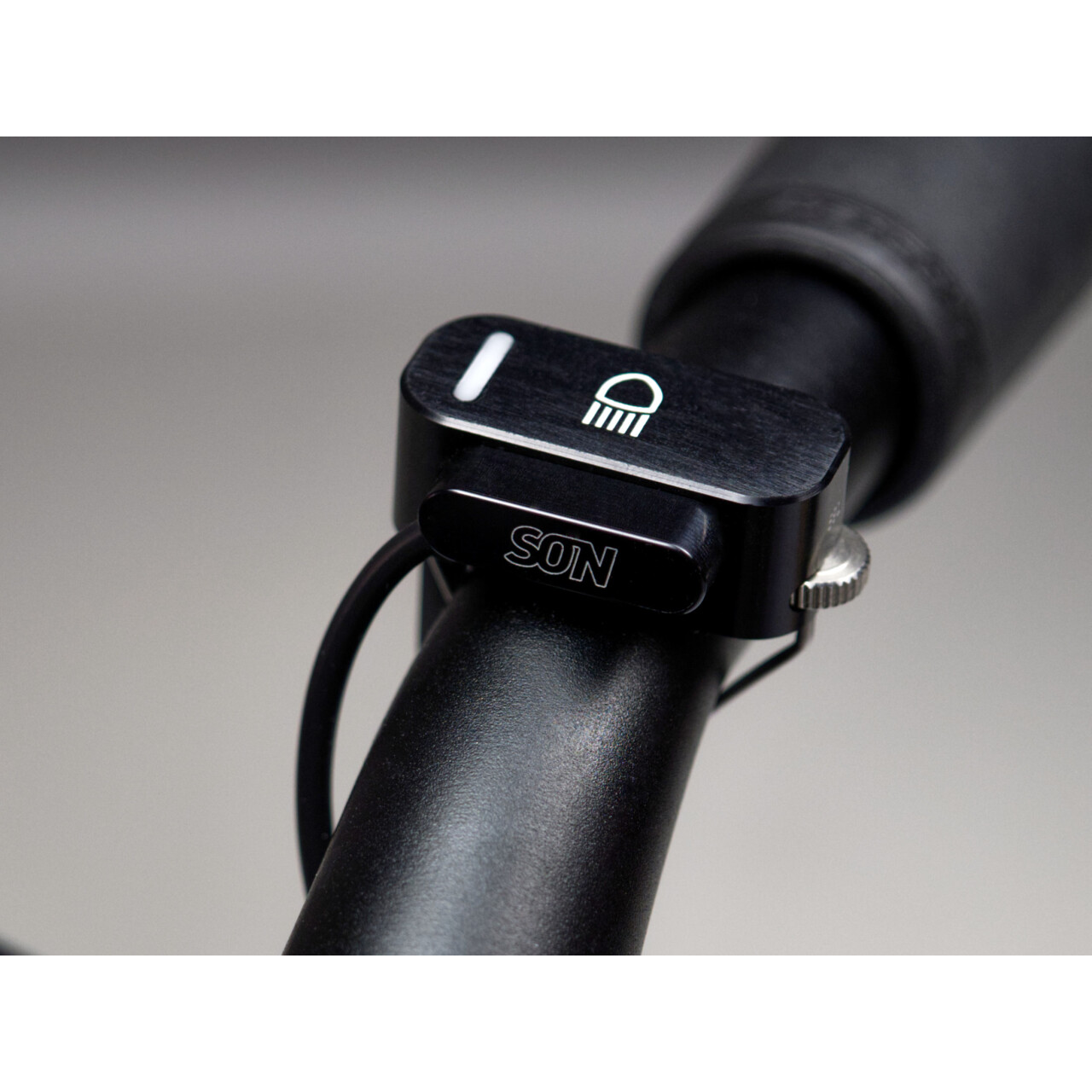 SON - Ladelux LED Scheinwerfer Set mit Fernlicht- und USB-Ladefunktio