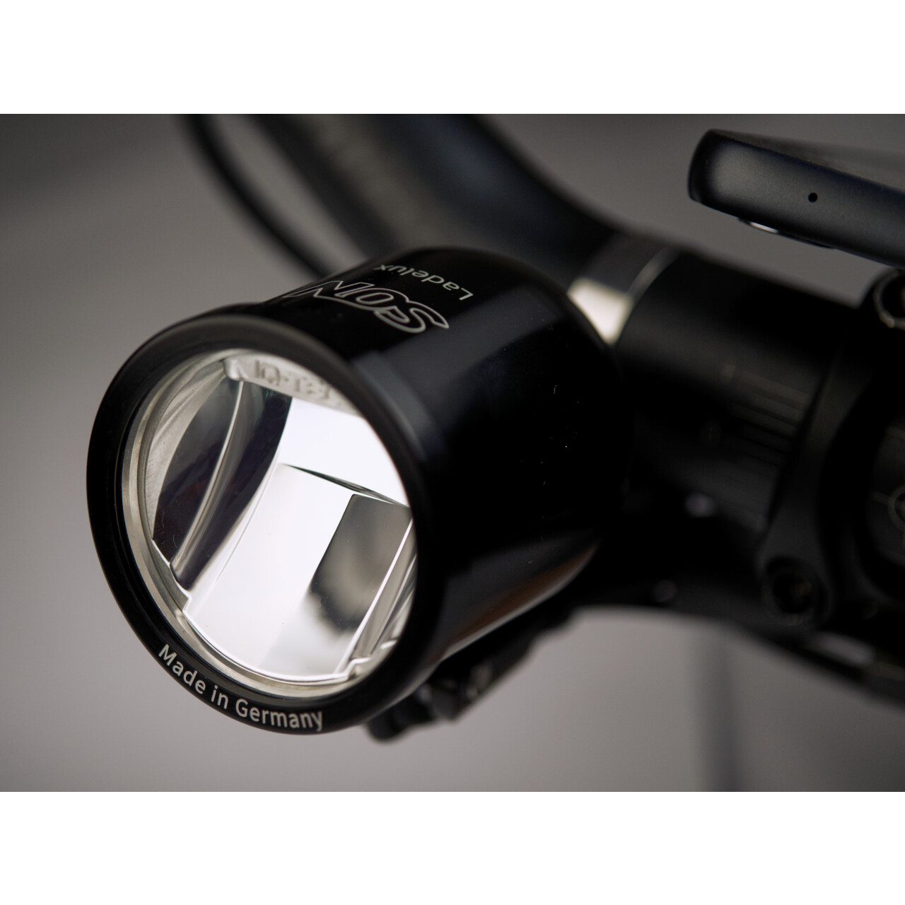 SON - Ladelux LED Scheinwerfer Set mit Fernlicht- und USB-Ladefunktio