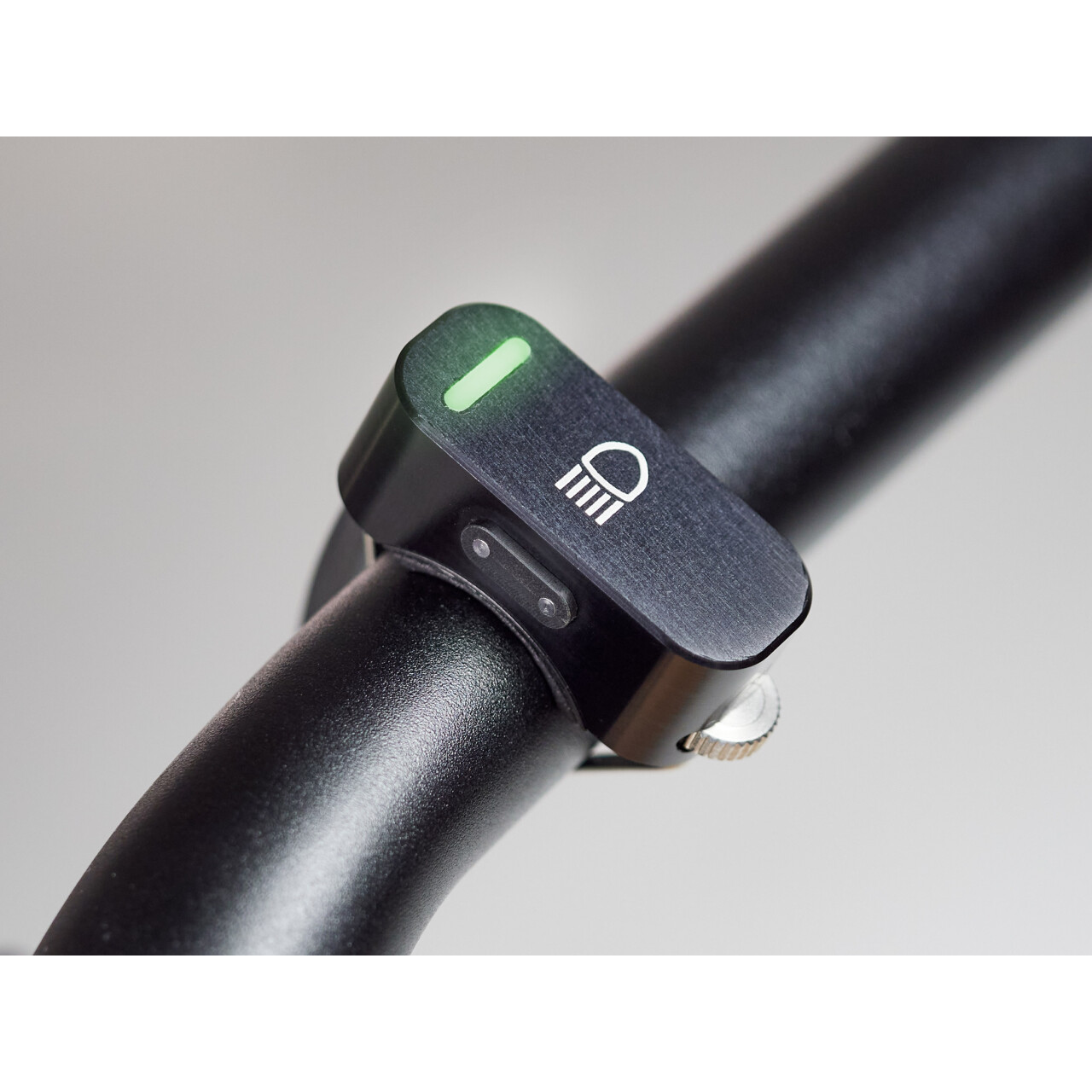 SON - Ladelux LED Scheinwerfer Set mit Fernlicht- und USB-Ladefunktio